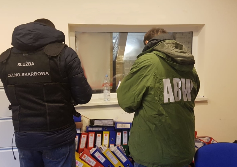 Grupa przestępcza wyłudzająca VAT rozbita. Straty na blisko 16 mln ...