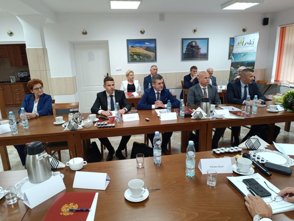 POWIAT LESKI: Wojciech Stelmach wybrany nowym starostą (VIDEO) | Portal ...